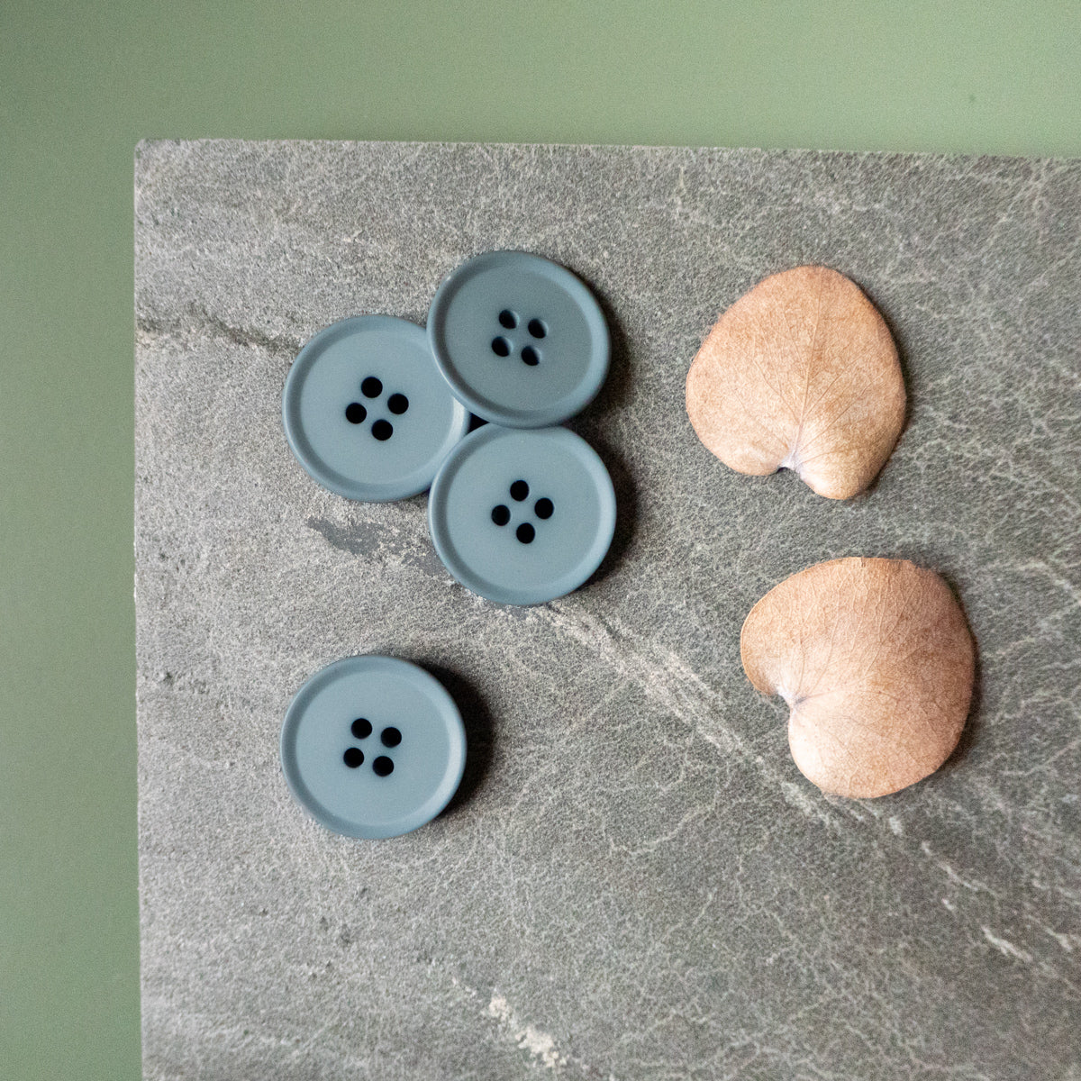 Bouton mat 4 trous - 20 mm - Aqua – ikatee